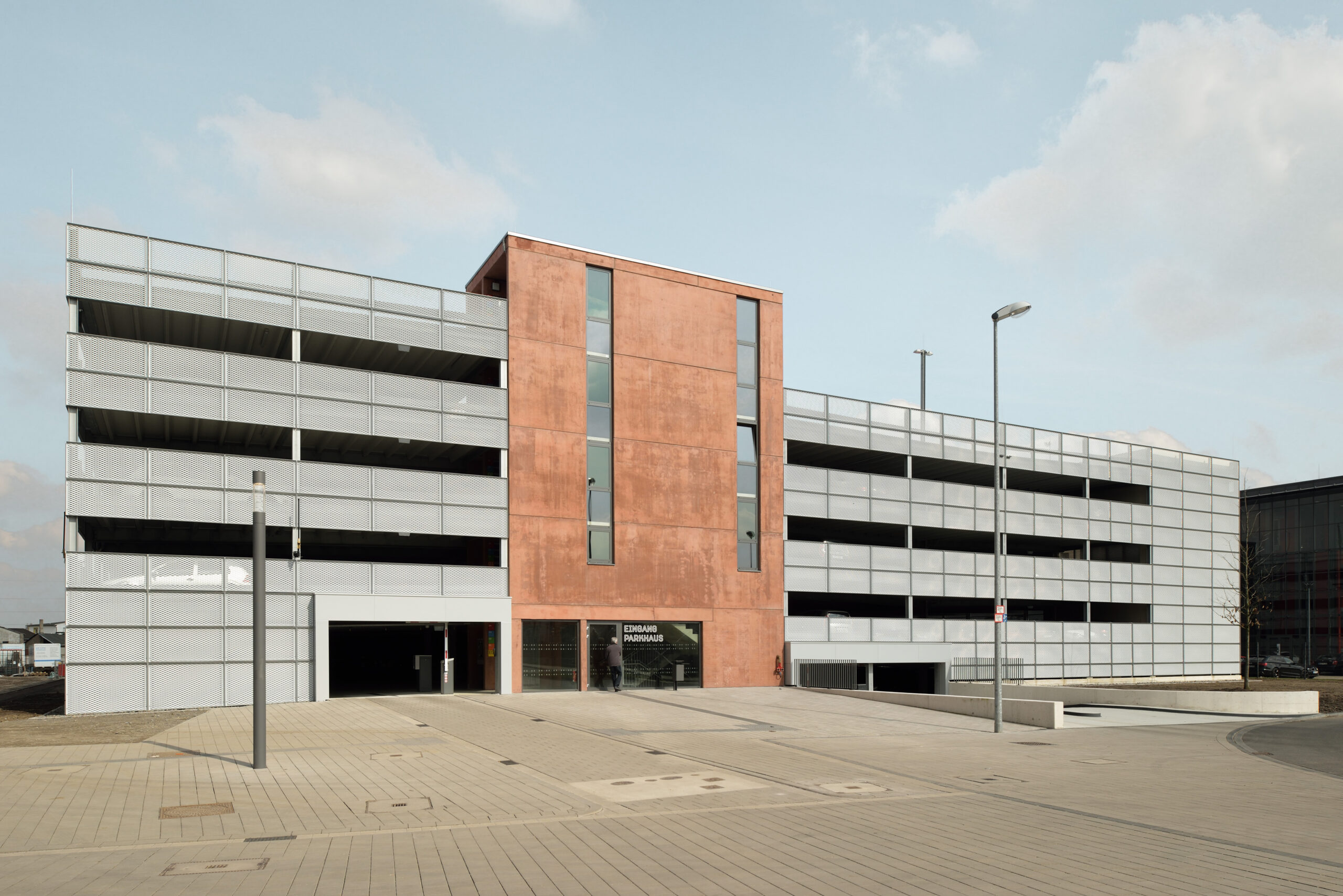Mülheim, University Ruhr-West-Mülheim Car Park - Huber Parking