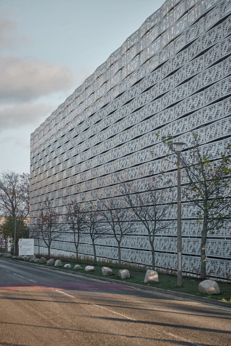 Aberdeen, Royal Infirmary Car Park , Scotland - HUBER Parking