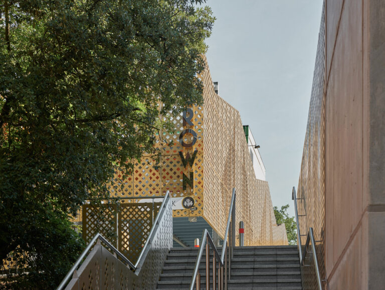 Ipswich, “Crown” Car Park, United Kingdom - HUBER Parking